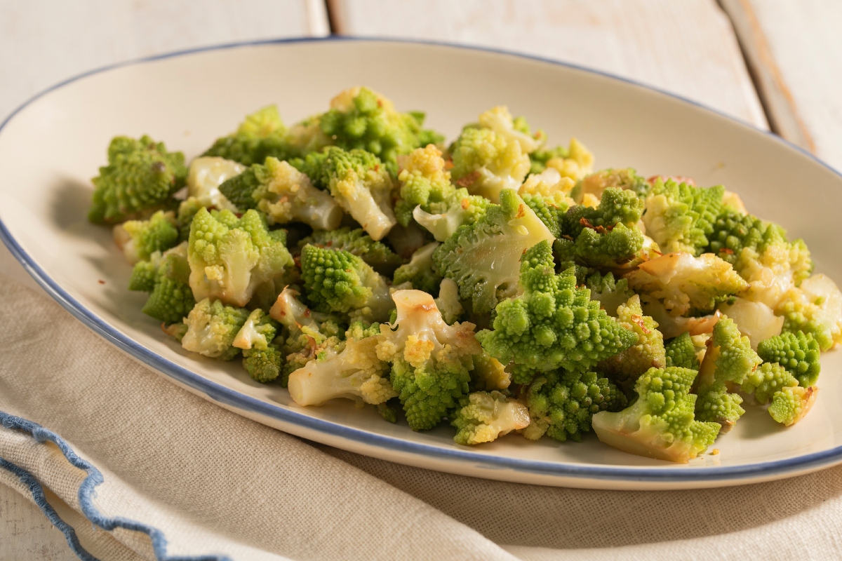 Romanesco Broccoli Stir-Fry - Italian recipes by GialloZafferano
