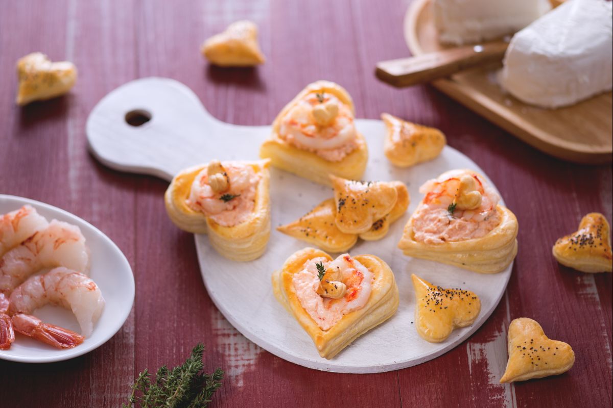 Savory Puff Pastry Hearts - Italian recipes by GialloZafferano