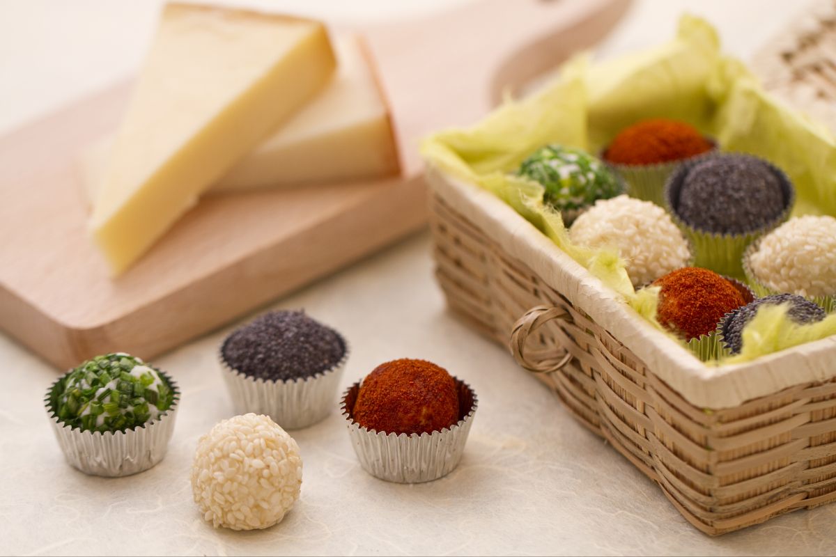 Four-Color Cheese Truffles - Italian recipes by GialloZafferano