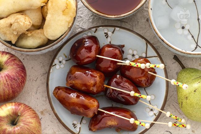 Caramelized Fried Fruit - Italian recipes by GialloZafferano