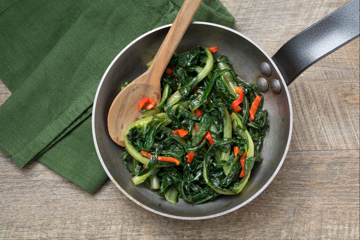 Chicory in a Pan - Italian recipes by GialloZafferano