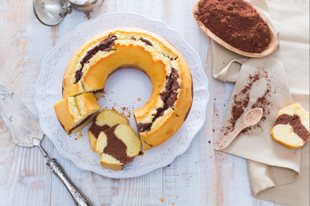Two-Tone Bundt Cake - Italian recipes by GialloZafferano