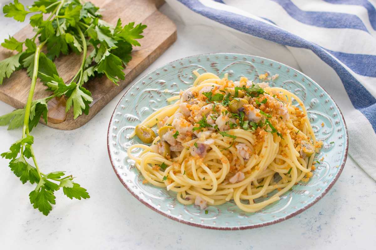 Pasta with Salted Cod - Italian recipes by GialloZafferano