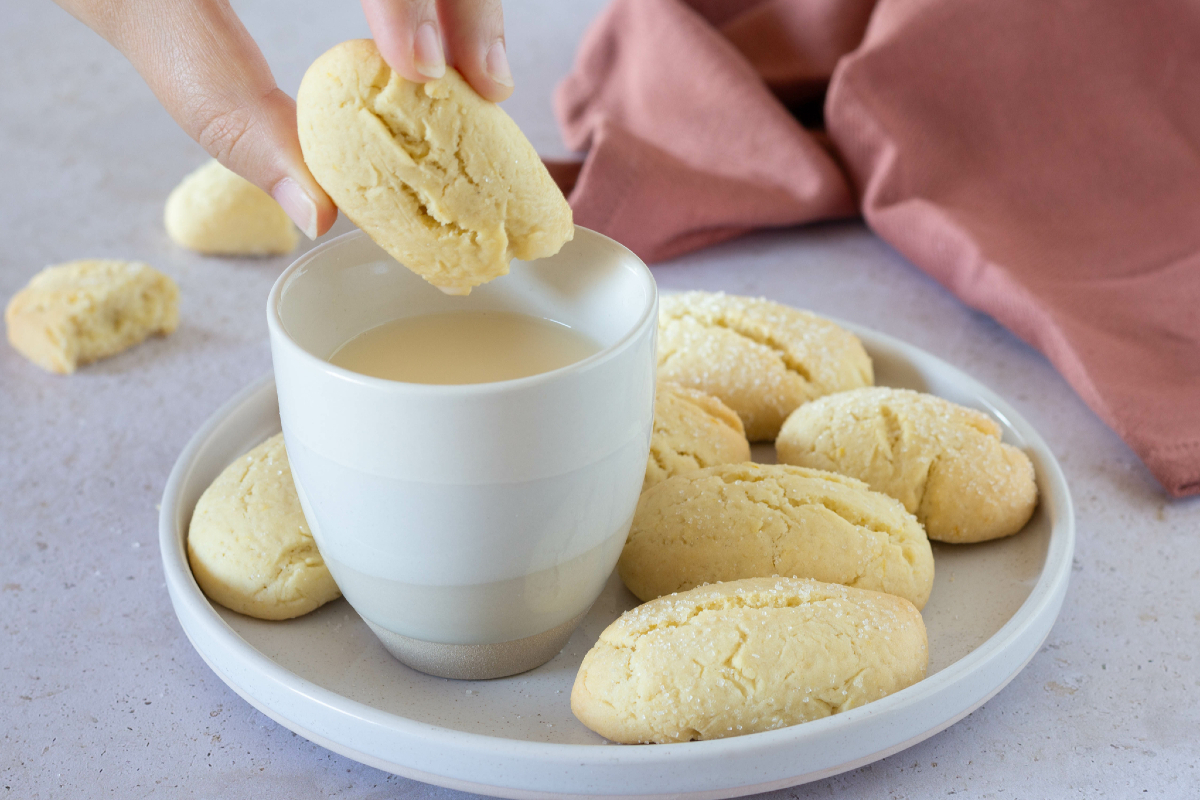 Dunking Biscuits - Italian recipes by GialloZafferano