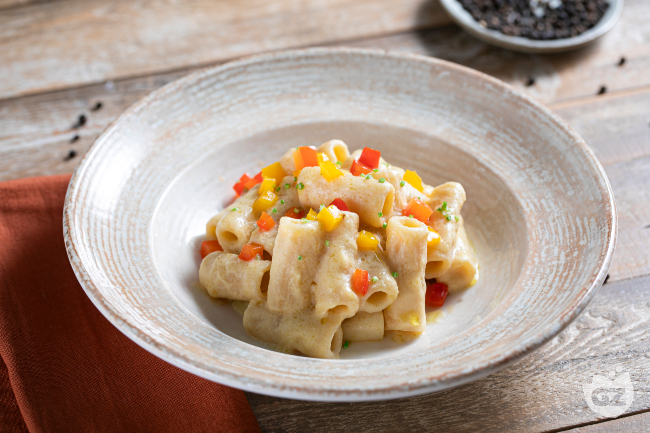 Creamy chickpea and roasted pepper pasta: an easy, creamy recipe